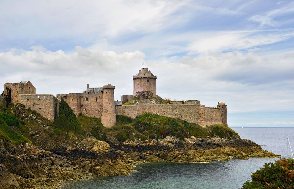 Visiter Fort La Latte : préparez votre séjour et voyage Fort La Latte ...