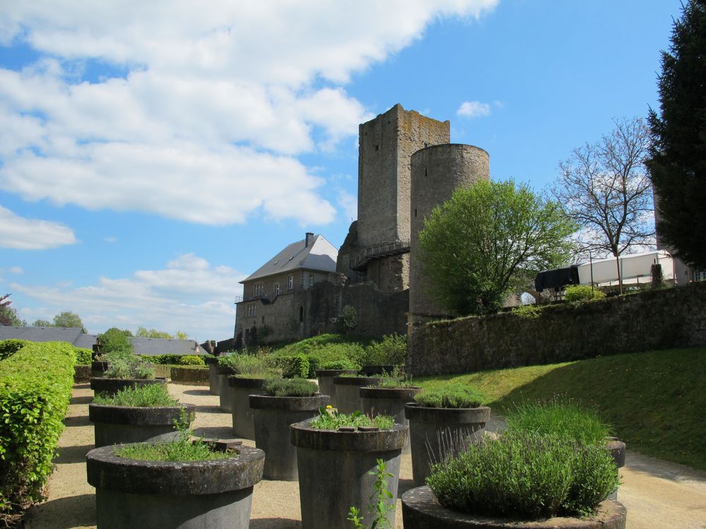Visiter Château d'Useldange : préparez votre séjour et voyage Château d ...