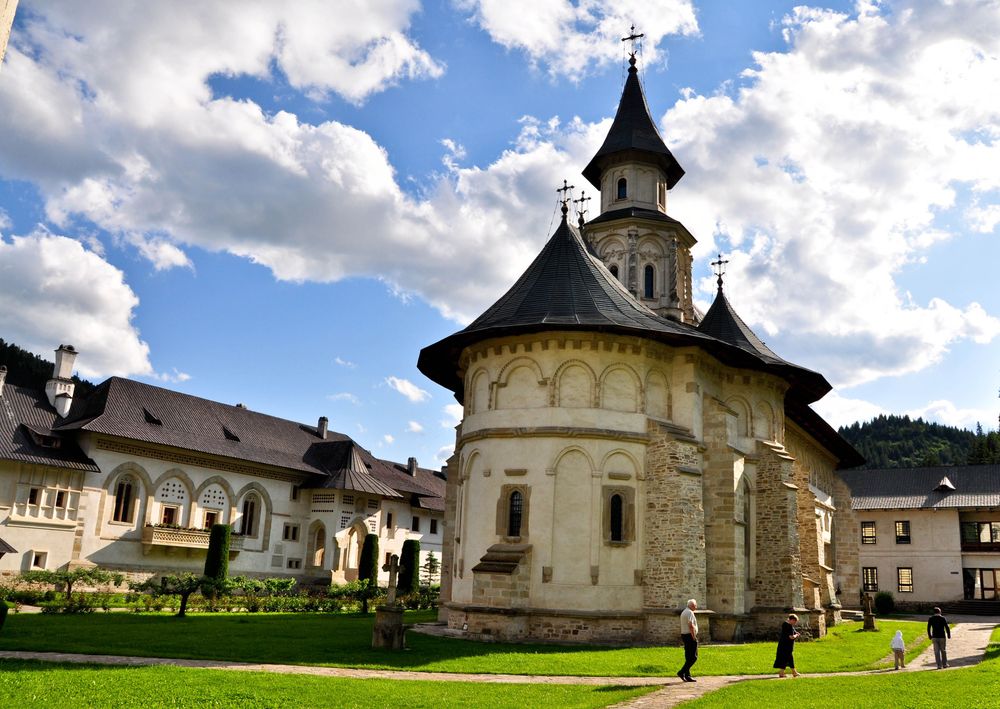 Visiter Mănăstirea Putna (monastère de Putna) : préparez votre séjour ...