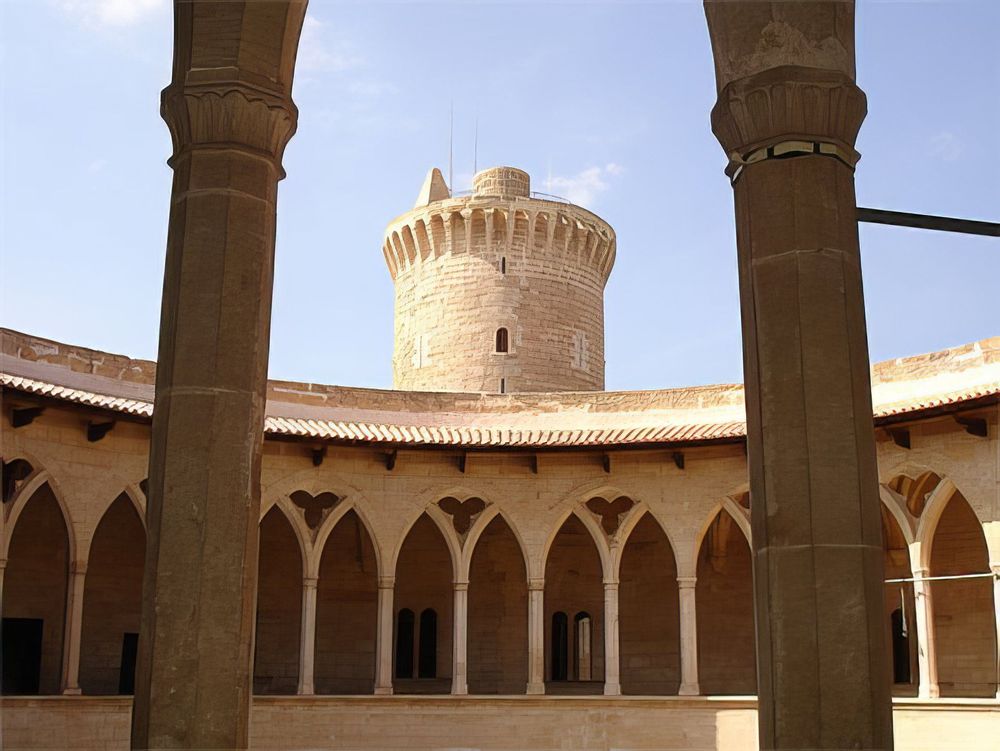 Visiter Castell de Bellver : préparez votre séjour et voyage Castell de ...