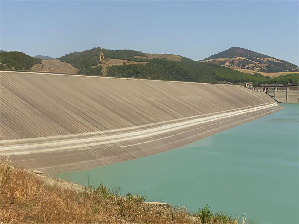 Visiter Lago di Monte Cotugno : préparez votre séjour et voyage Lago di ...