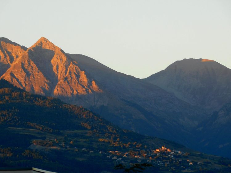 Visiter Embrun : préparez votre séjour et voyage Embrun | Routard.com